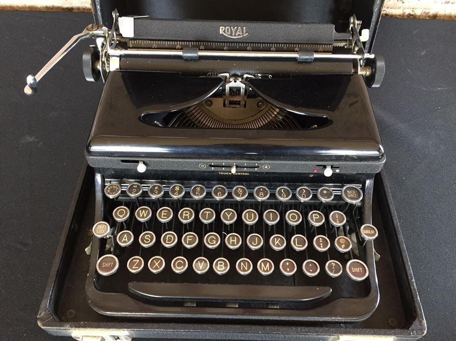Vintage ROYAL Black Typewriter