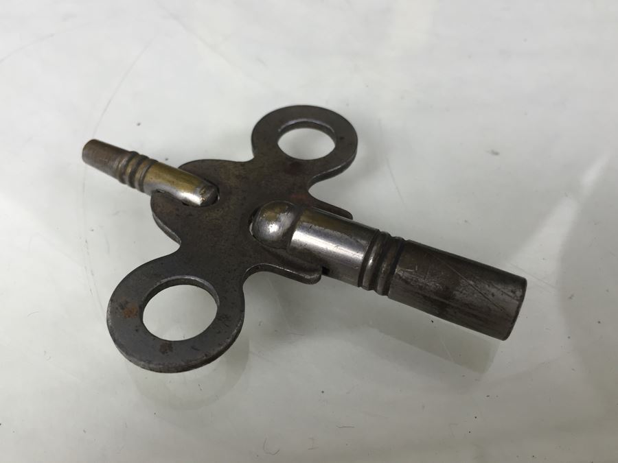 Mantle Clock By William L. Gilbert Clock Co. Winsted, Conn. U.S.A. With ...