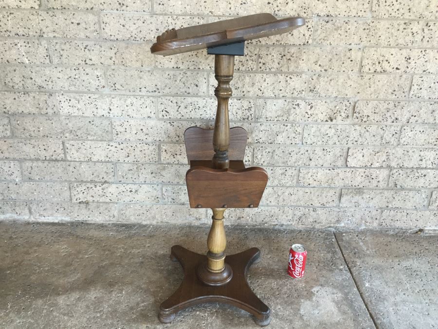 Vintage Dictionary Book Stand With Large Unabridged Dictionary Vintage Dictionary Book Stand With Large Unabridged Dictionary