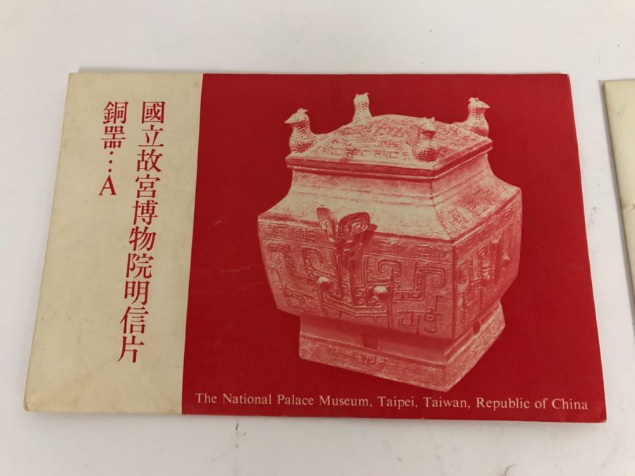 Set Of (32) Vintage Chinese Photograph Postcards Depicting Chinese Antiques