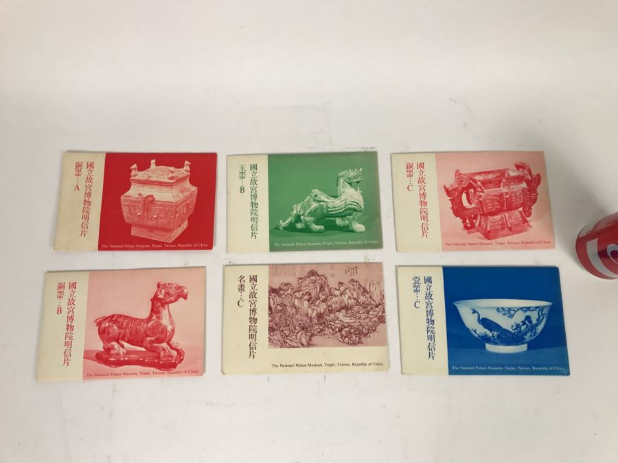 Set Of (32) Vintage Chinese Photograph Postcards Depicting Chinese Antiques