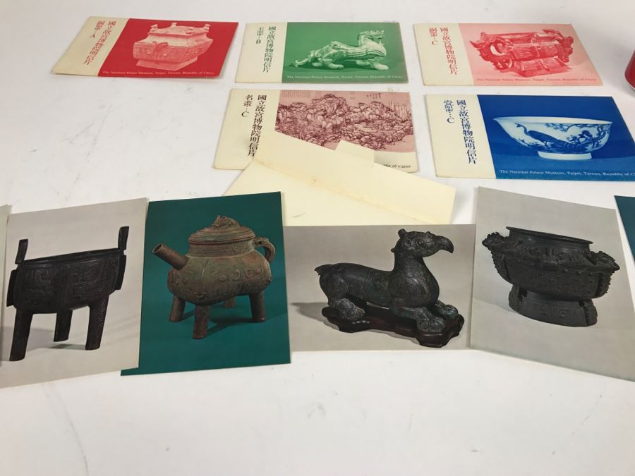 Set Of (32) Vintage Chinese Photograph Postcards Depicting Chinese Antiques