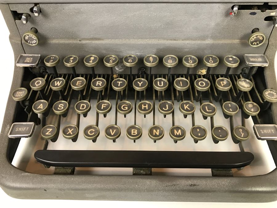 Vintage Metal ROYAL Typewriter