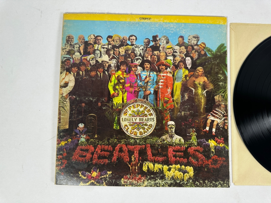 The Beatles - Sgt. Pepper's Lonely Hearts Club Band Capitol Records SMAS-2653 Gatefold Vinyl Record